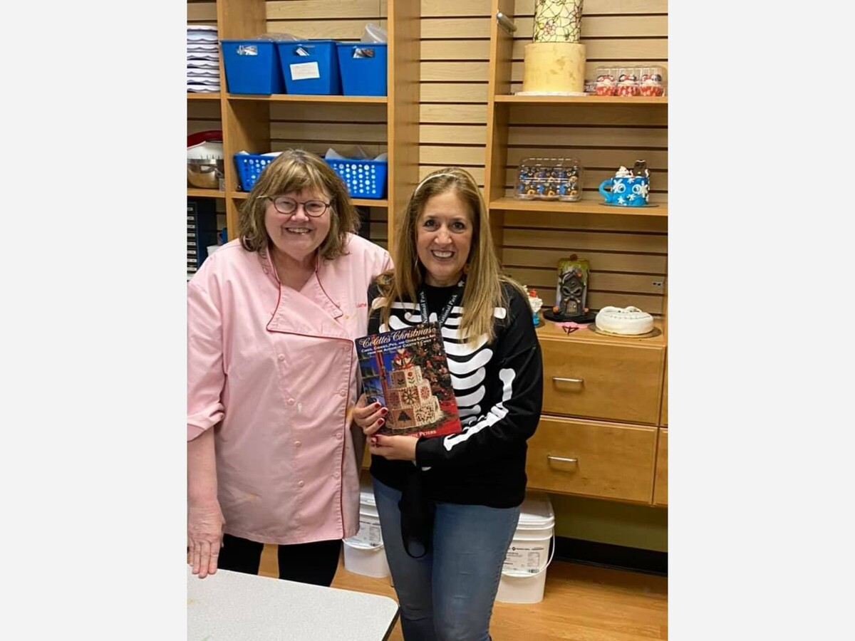 Christmas Cake Class with Colette Peters by Candyland Crafts - Ages 15 ...